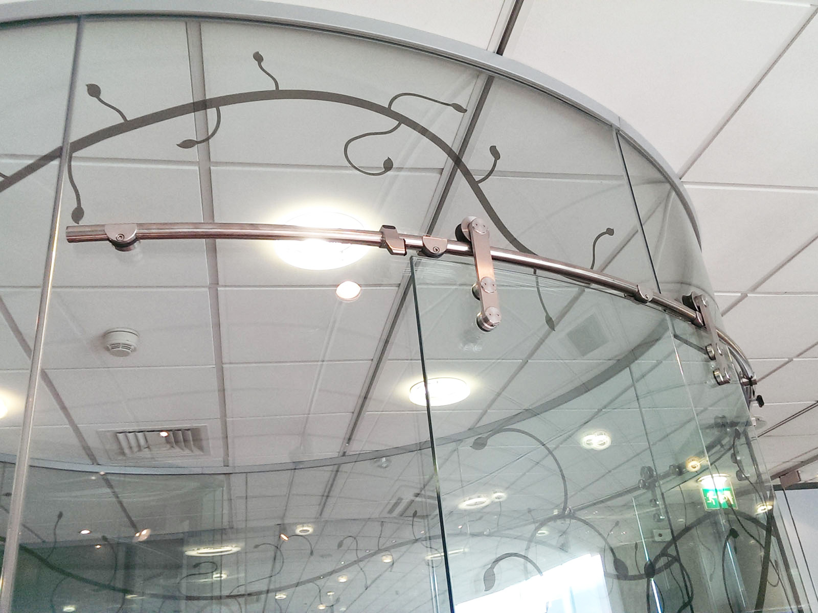 Curved Glass Frameless Office Partitioning